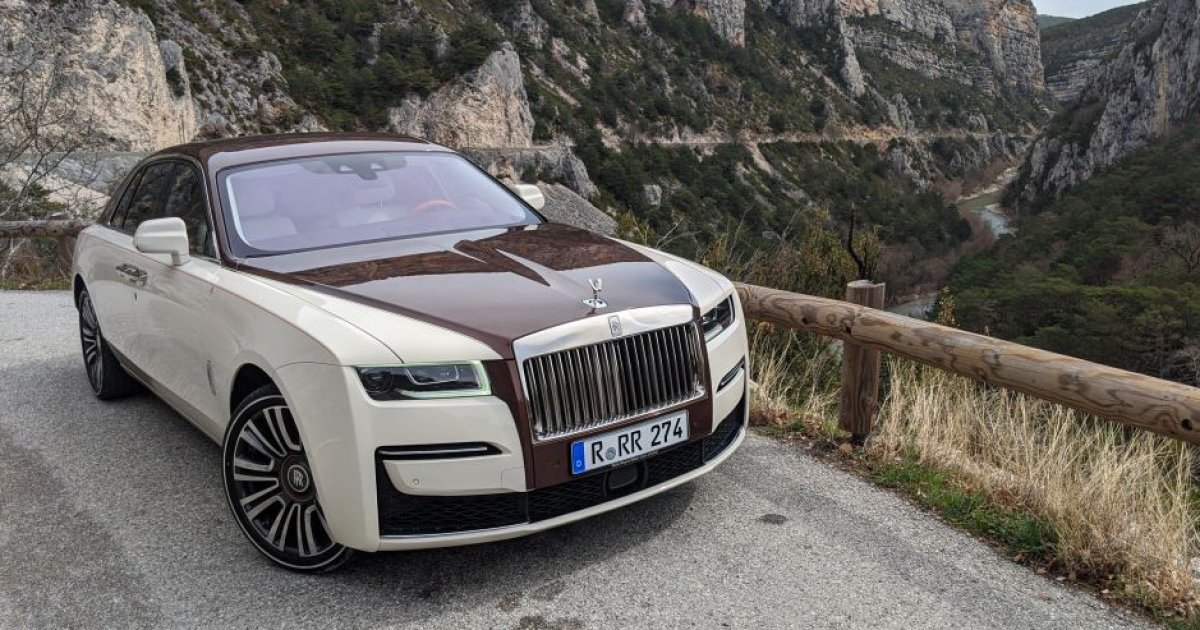 Колата с най-скъпия таван: тестваме Rolls-Royce Ghost Amber Roads ...