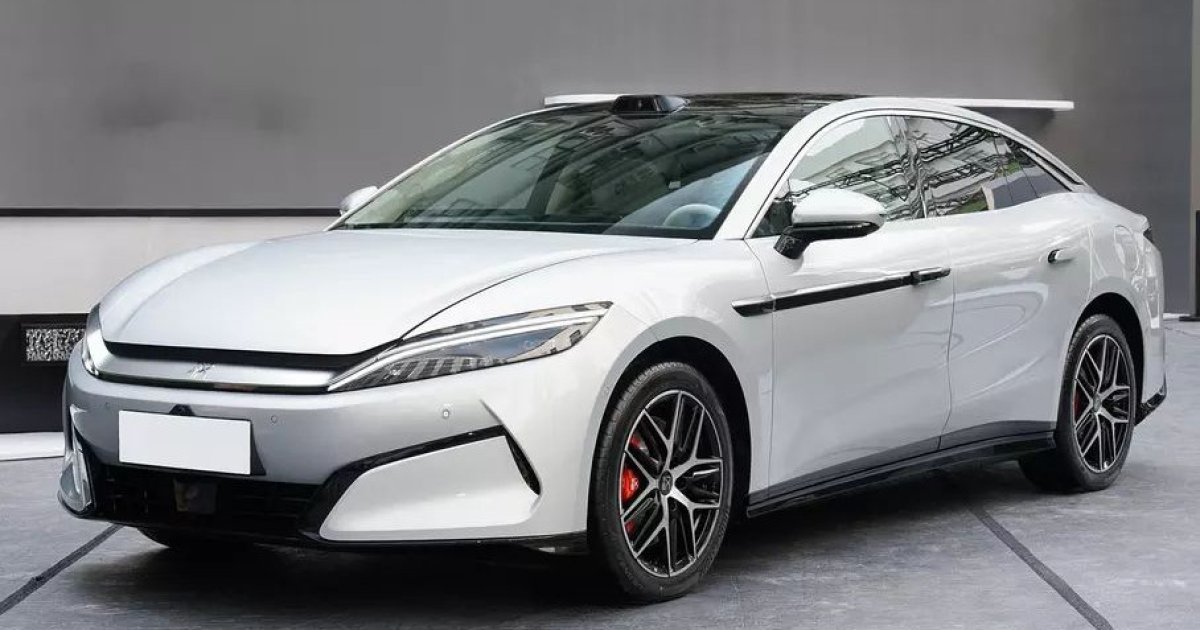 Новият седан на BYD има 1102 к.с. и вдига 100 км/ч за 2,7 секунди ...