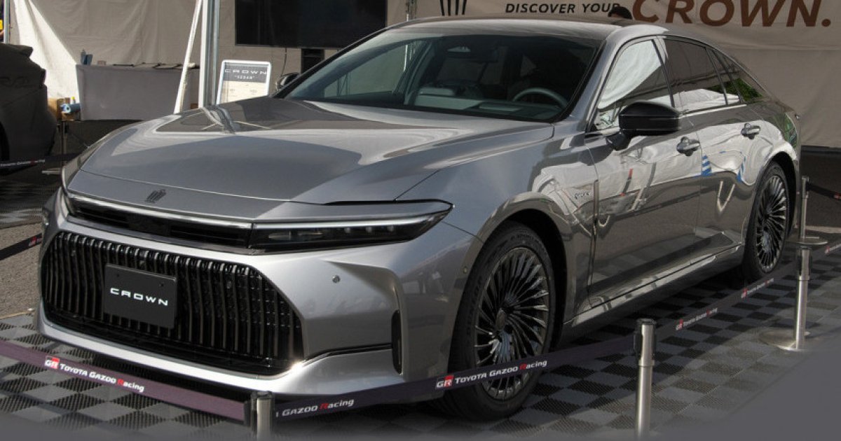 Toyota показа и серийния седан Crown - AУТОМЕДИЯ